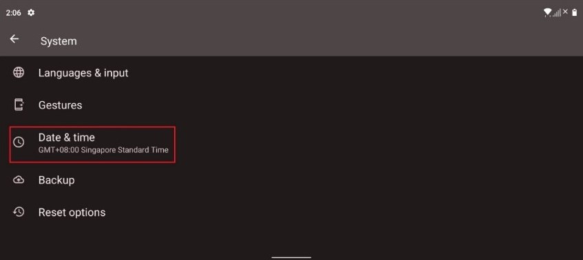 How to adjust the date and time settings on the Razer Edge